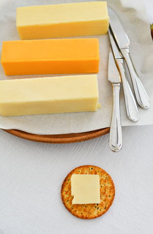 entertaining-with-cracker-barrel-cheese-blocks - Savvy Sassy Moms