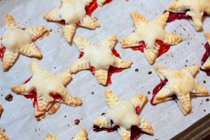 Memorial Day mini star pies - Savvy Sassy Moms