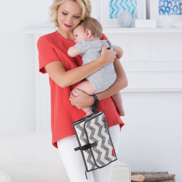 What is a diaper clutch and why you need one... now - Savvy Sassy Moms