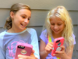 10 tips for introducing your tween to social media - Savvy Sassy Moms