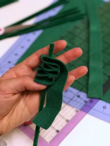 Add this felt ornament to your list of Christmas crafts - Savvy Sassy Moms