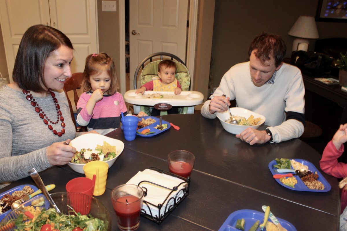 Healthy eating tips for families - Savvy Sassy Moms