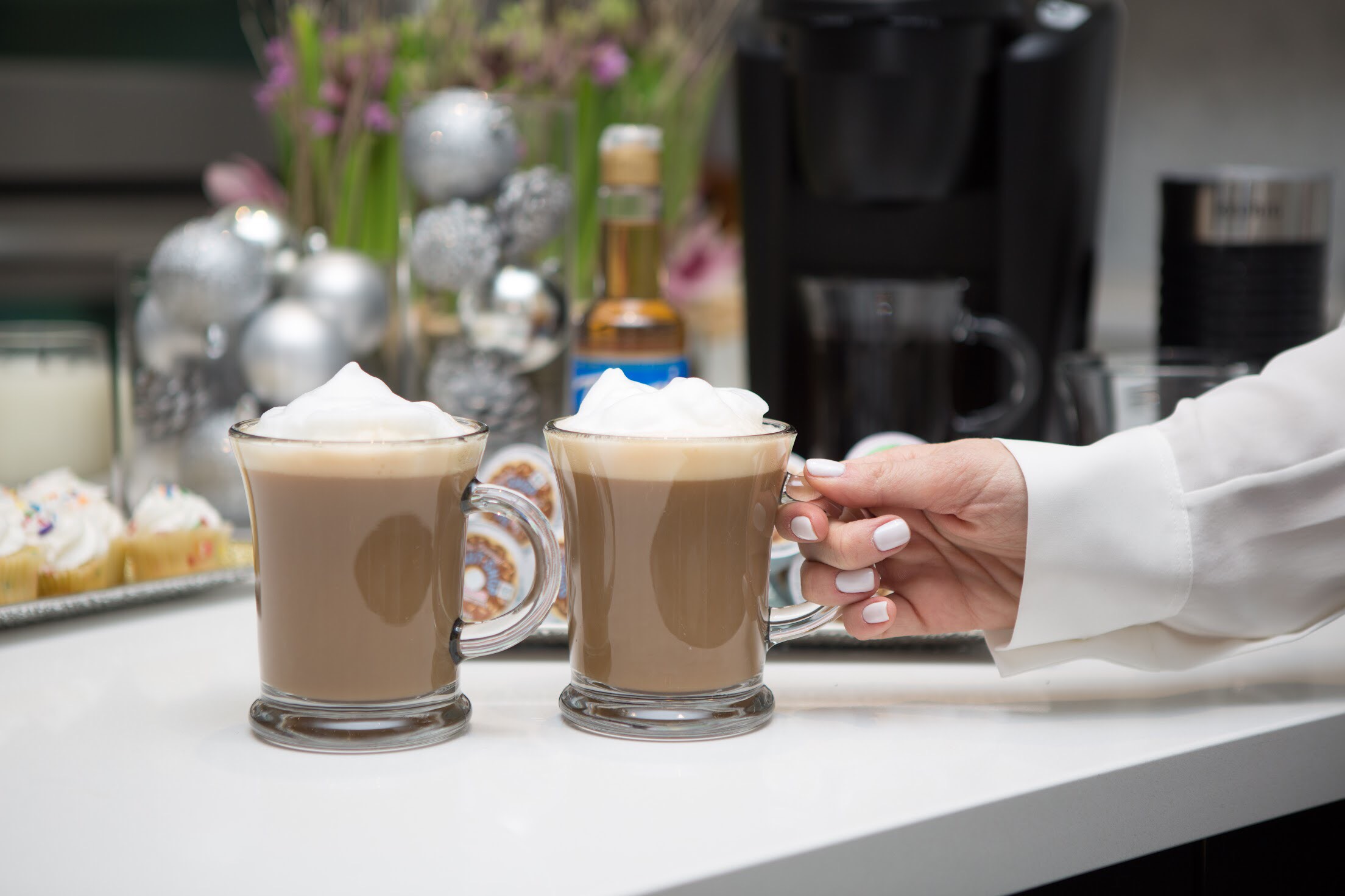 Secrets To Hosting the Perfect Daytime Holiday Party - Savvy Sassy Moms